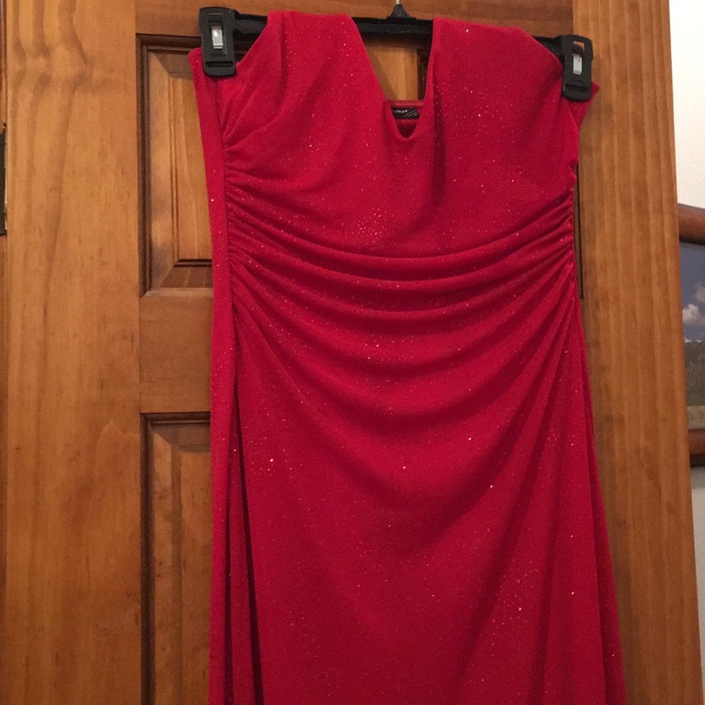 Glitzy Red Party Gown. - Gem